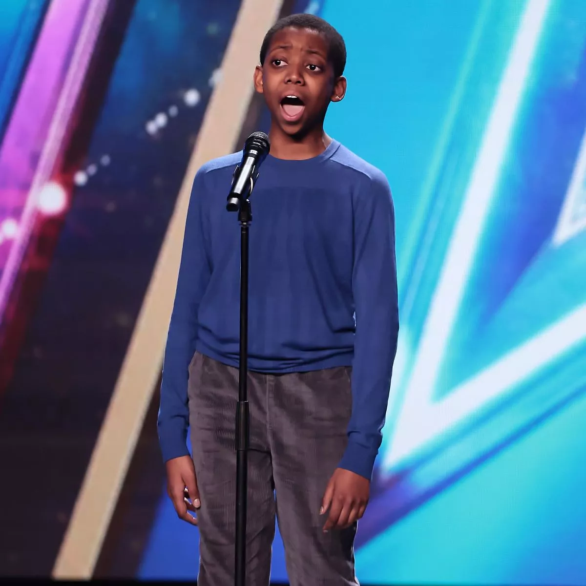 Heartbreak To Triumph! Watch This Young Singer Break Down Mid-Song And ...